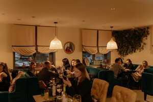 Гости (No:5А, mikrorayon Zelyony Bor-1), kafe  Polevskoy'dan