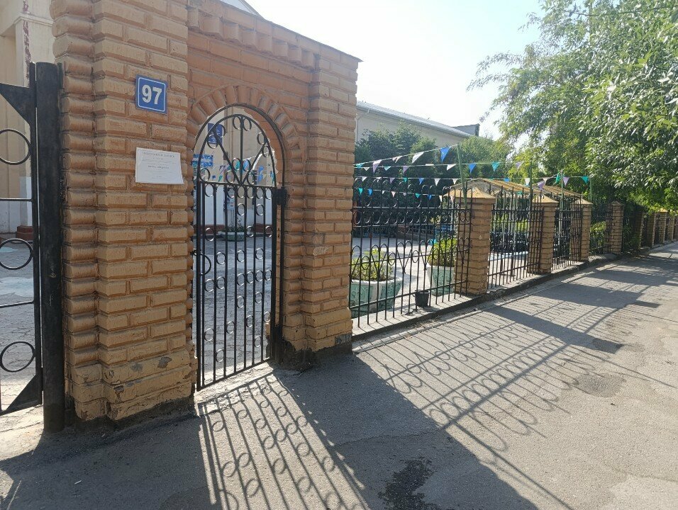 Ortaokul Lomonosov school, Osh, foto