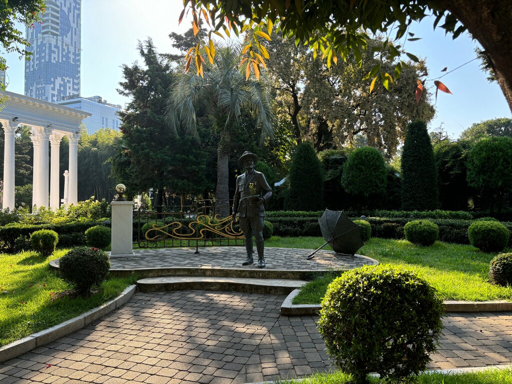 Anıt, heykel Ясон Гордезиани, Batum, foto