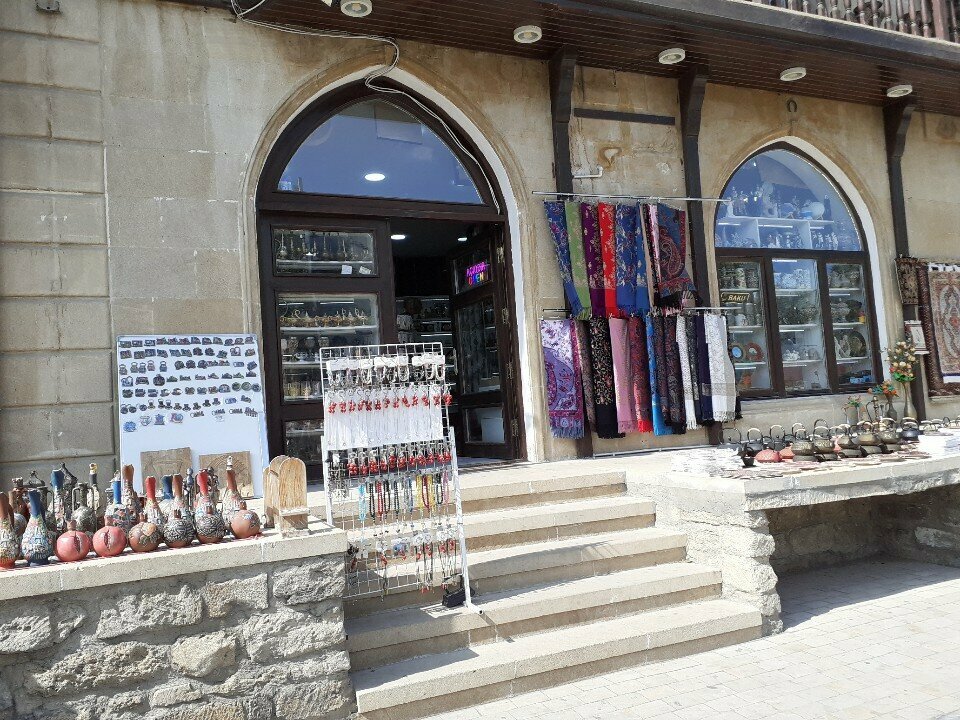 Hediyelik eşya mağazaları Магазин сувениров, Bakü, foto
