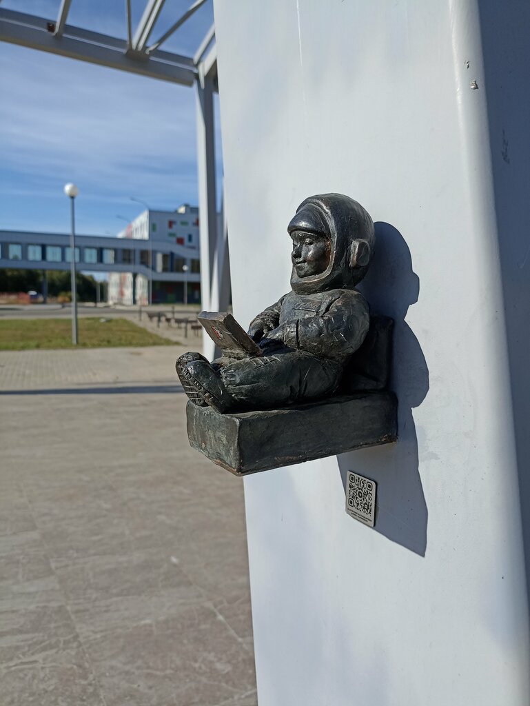 Park, sokak heykeli Космонавтик-студент, Kaluga, foto