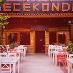 Gecekondu Meyhanesi (Necip Fazıl Kısakürek Sok., 6, Barış Mah., Beylikdüzü, İstanbul), bar  İstanbul'dan
