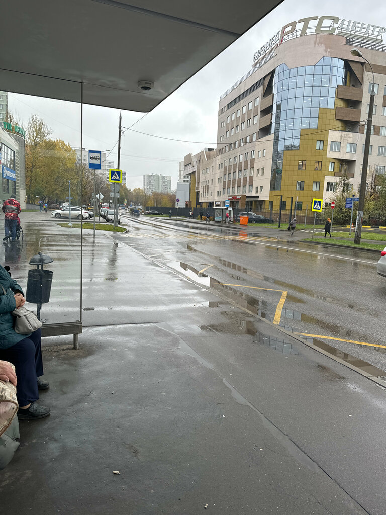 Toplu taşıma durağı Prishvina Street, 3, Moskova, foto
