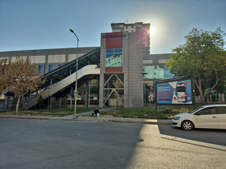 Çocuk oyun ekipmanları Ali Elvan Parkı, Ankara, foto