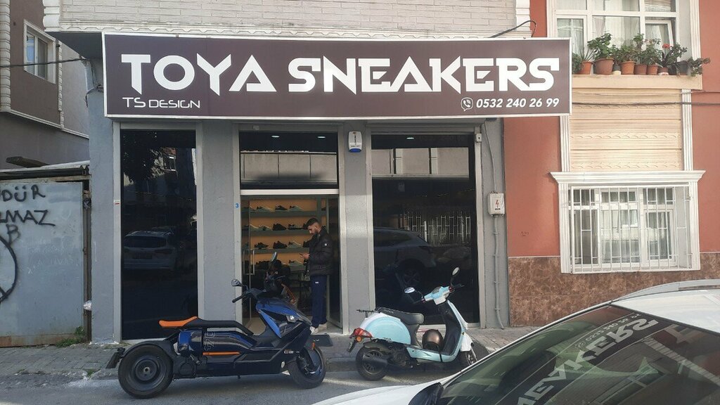 Spor giyim ve ayakkabı Toya Sneakers, İstanbul, foto