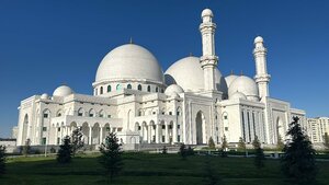 Seyitcan kari Yezhanuli'nin adını taşıyan Ulu Camii (Shymkent, Nursultan Nazarbaev dańǵyly), cami  Çimkent'ten (Şımkent'ten)