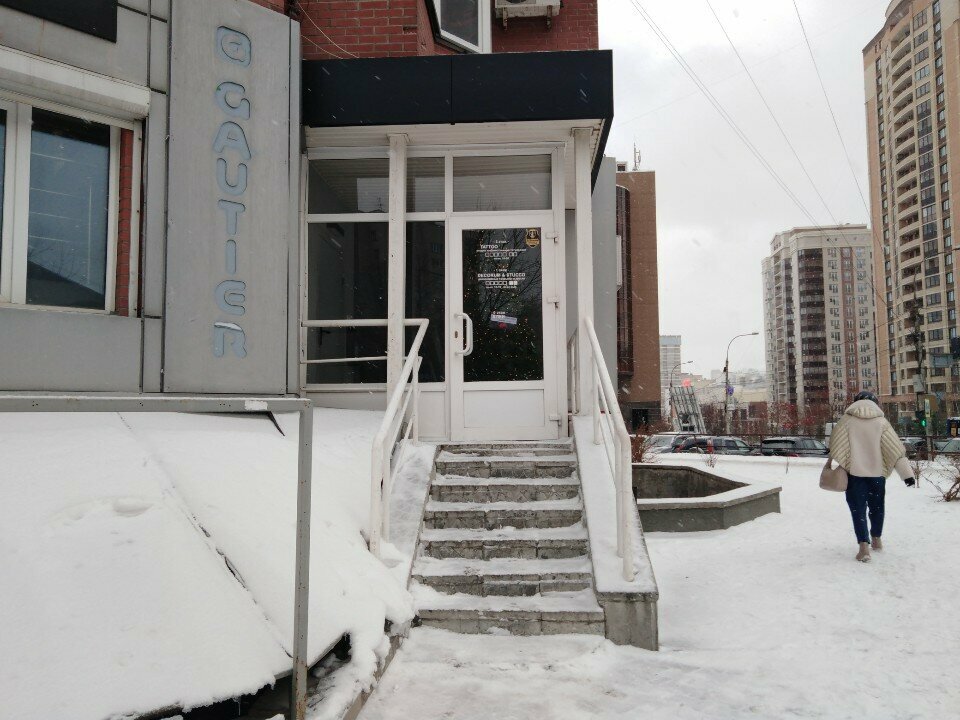 Yapay çam ağaçları ve süsleri El'kinDom, Novosibirsk, foto