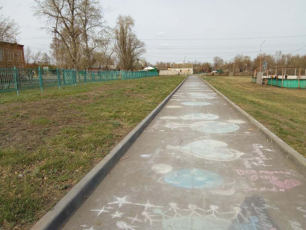 Turistik yerler Аллея Первоклассников, Omsk, foto