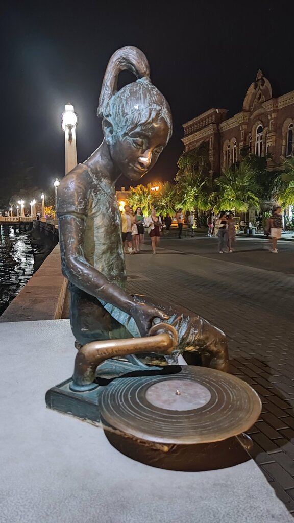 Park, sokak heykeli Ника, Sukhumi Bölgesi, foto