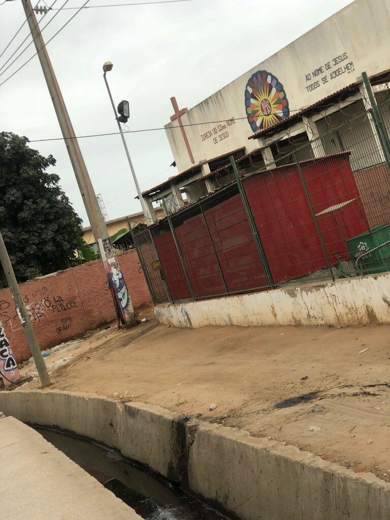Protestan kilisesi Igreja Rocha Eterna Tabernáculo, Loanda, foto
