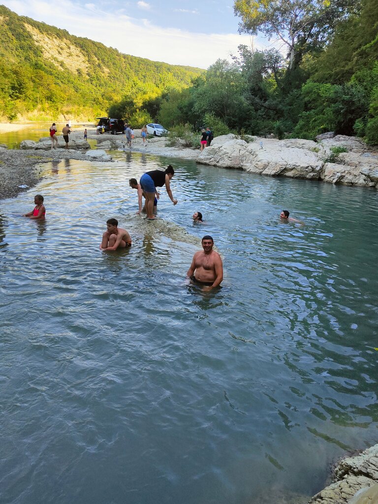 Turistik yerler Tourists Dolmen Model, Krasnodarski krayı, foto