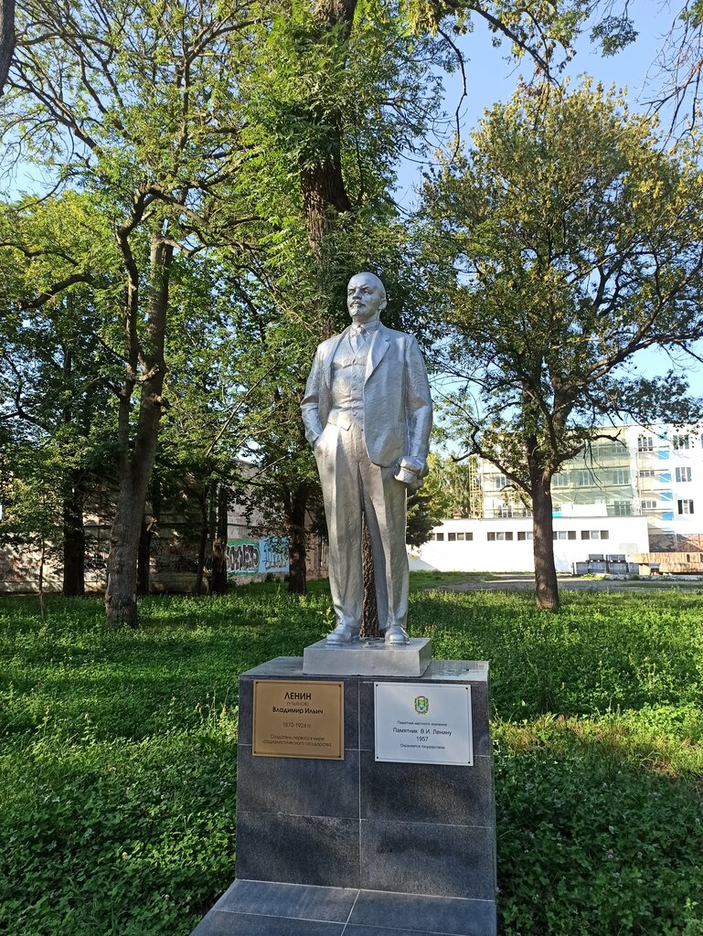 Anıt, heykel В.И. Ленин, Nevinnomissk, foto
