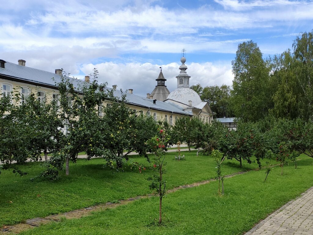 Ortodoks kiliseleri Tserkov Vsekh Svyatykh v Spaso-Prilutskom monastyre, Vologda, foto