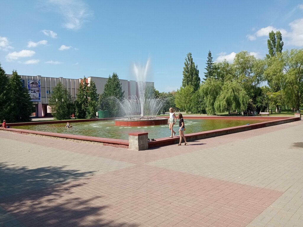 Çeşme Fountain, Novolukoml, foto