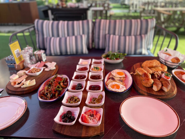 Kutu Plus Bistro&lounge, kafe, Antalya, Konyaaltı, Akdeniz Blv., 164A ...