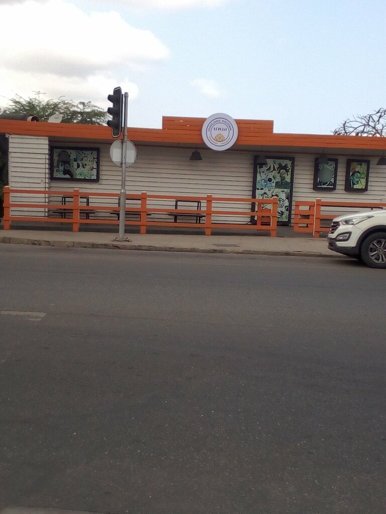 Bira dükkanı Cervejaria naocional lúpulo, Loanda, foto