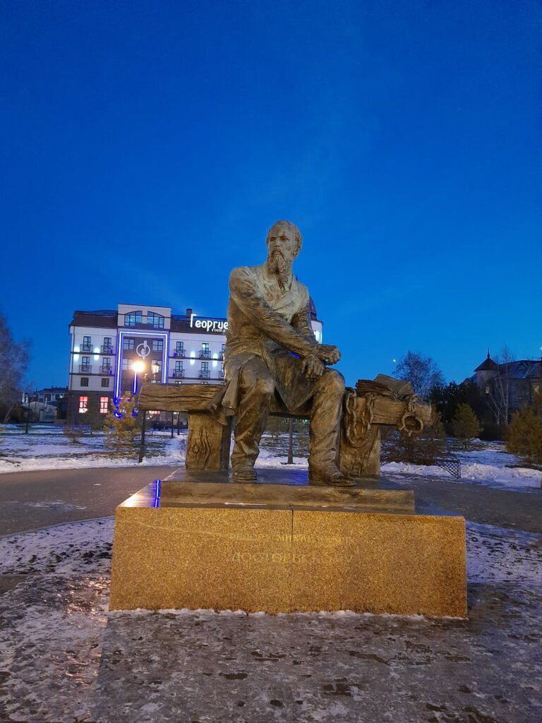 Anıt, heykel Ф.М. Достоевский, Tobolsk, foto