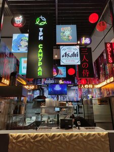 Tri samuraya (Sportivnaya Street No:4В), suşi restoranı  Tolyatti'den (Togliatti'den)