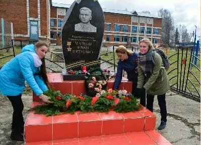 Anıt, heykel Марков Иван Петрович, Komi, foto