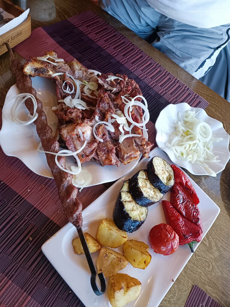 Kafe Shashlychnyi dvor, Karakol, foto