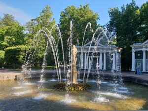 Фонтан Адам (St. Petersburg, Peterhof, Nizhniy Park, Marlinskaya Alley), çeşme  Peterhof'tan