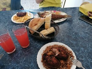 У речки (Volgograd Region, Dubovskiy rayon, Gornobalykleyskoye selskoye poseleniye, selo Gorny Balykley), kafe  Volgogradskaya oblastından