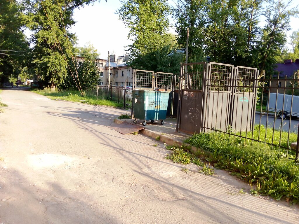 Çöp alanları Trash and garbage disposal area, Velikiy Novgorod, foto