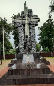 To those who suffered for their faith during the years of repression (Moscow Region, Sergiyev Posad, Pionerskaya Street), anıt levhası, anıt taş  Sergiyev Posad'dan