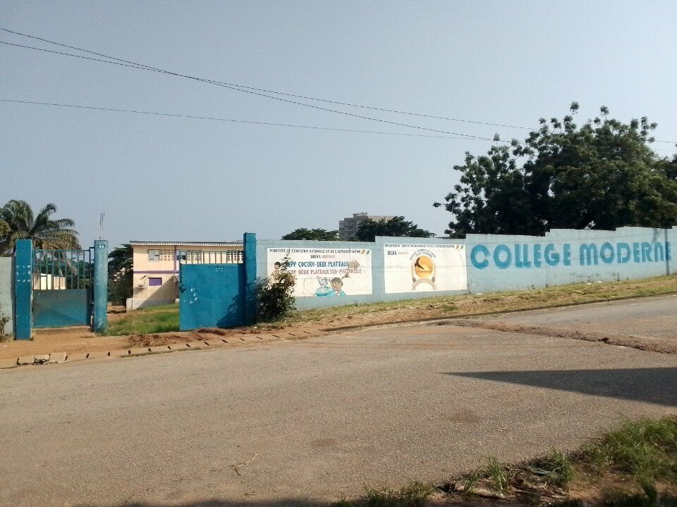 i̇lkokul Groupe Scolaire Des 2 Plateaux Sud, Abican, foto