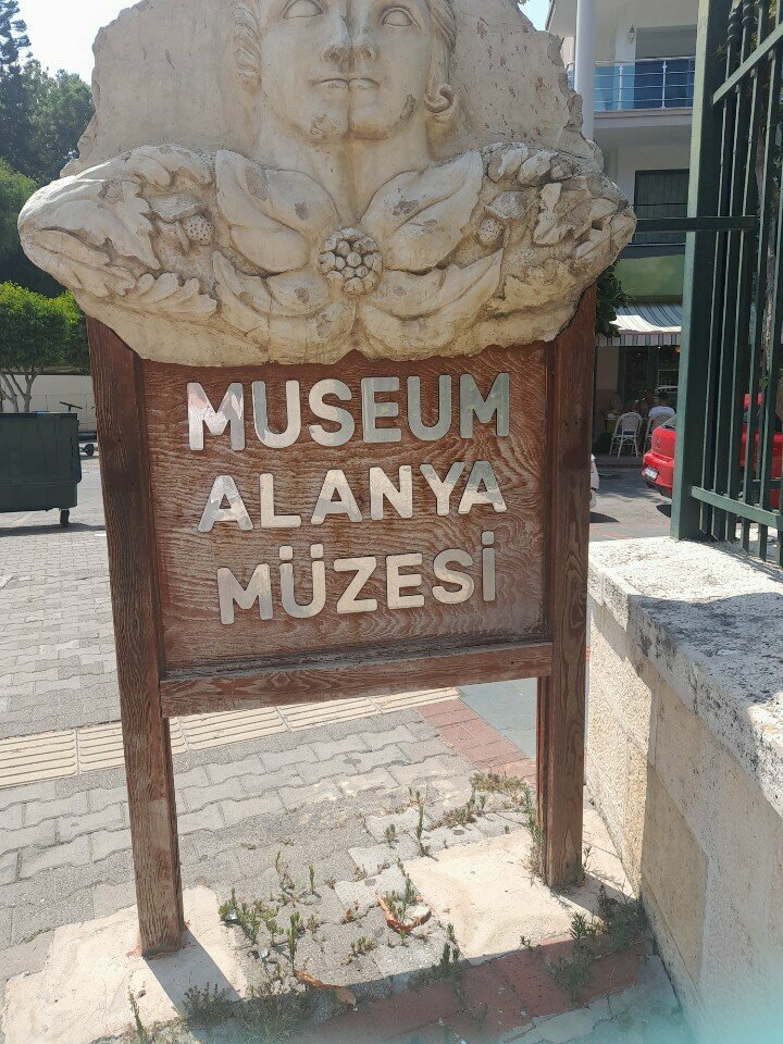 Devlet kurumları ve bakanlıklar Kültür Ve Turizm Bakanliği, Alanya, foto
