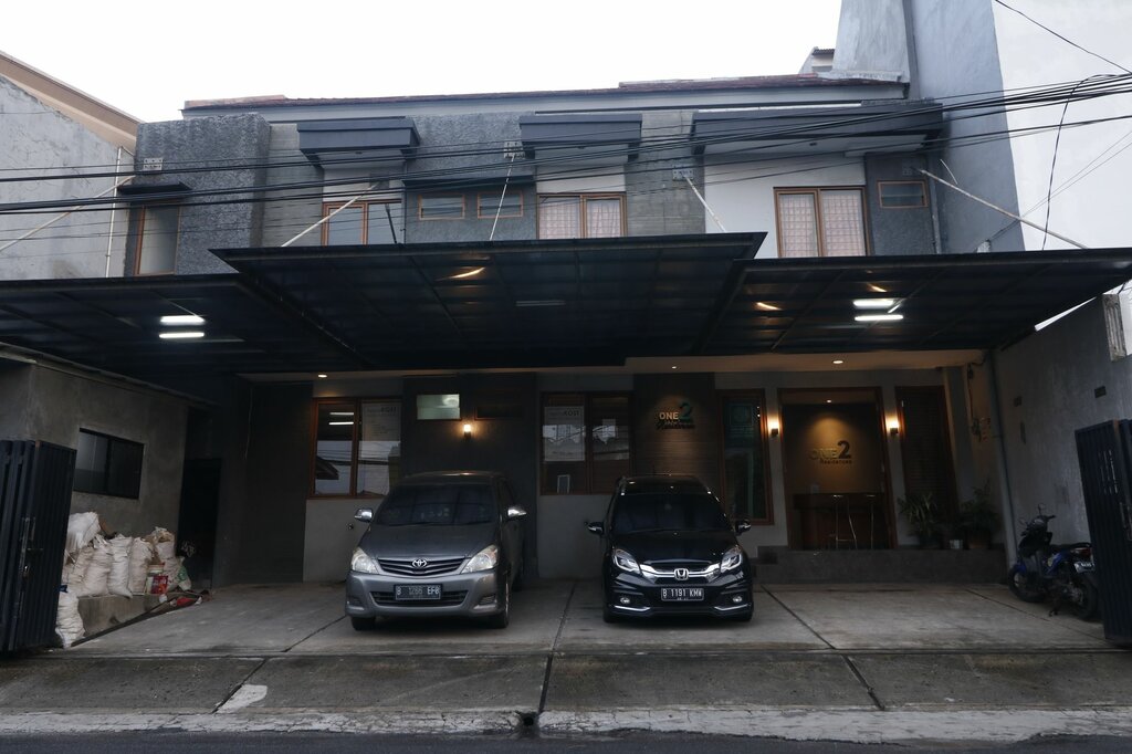Otel RedDoorz Plus near Rs Harapan Kita, Cakarta, foto