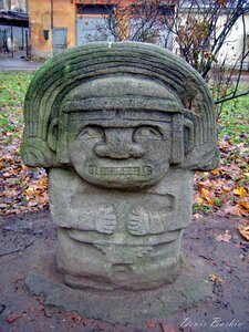 Ацтекские божки (Saint Petersburg, Universitetskaya Embankment, 3), park, sokak heykeli  Saint‑Petersburg'dan