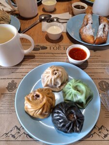 Гоё Бууза (ulitsa Yuriya Dvuzhilnogo No:10, Kemerovo), kafe  Kemerovo'dan