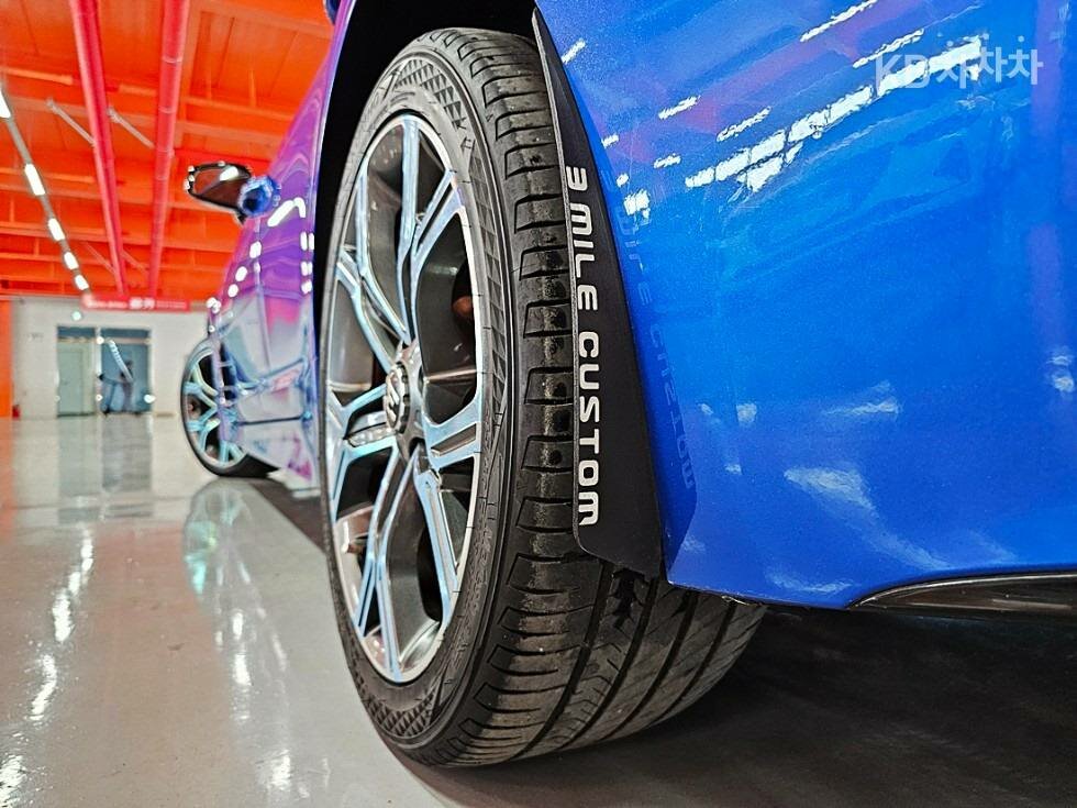 Otomobil açık artırması Cjk Motors, Vladivostok, foto