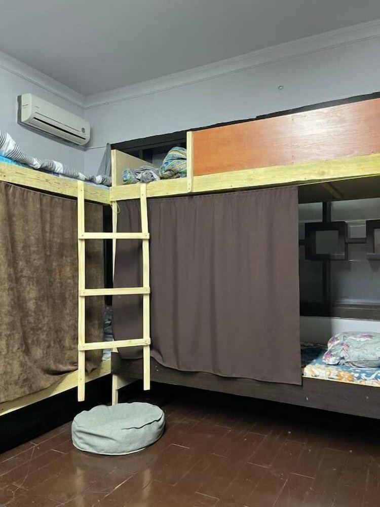 Pansiyonlar, hosteller Tokyo, Almatı, foto