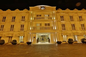 Gran Hotel Suances (Cantabria, Suances, Calle Ceballos, 45), otel