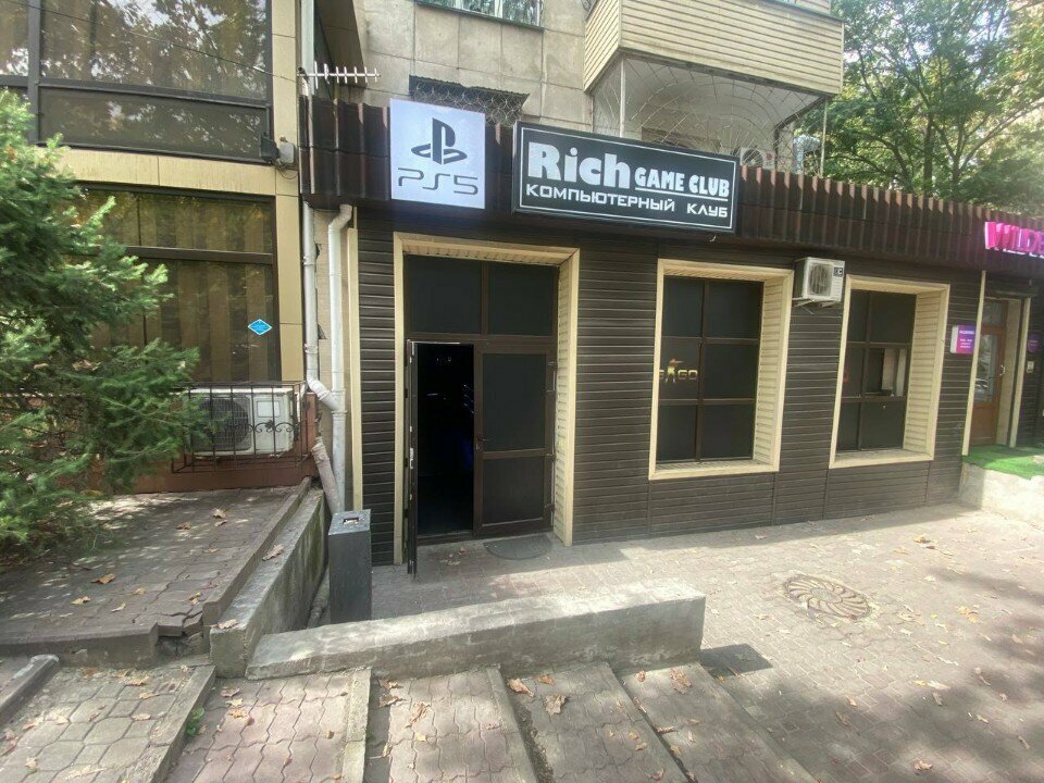 Bilgisayar kulübü Rich game club, Almatı, foto