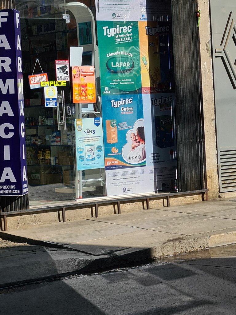 Eczaneler Calle Adolfo Garcia, El Alto, foto