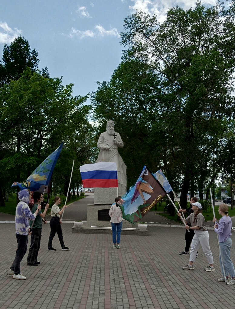 Anıt, heykel В.Ф. Войно-Ясенецкий, Krasnoyarsk, foto