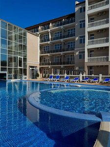 Emilia (Набережная улица No:2, посёлок городского типа Николаевка), otel  Kırım Cumhuriyeti'nden