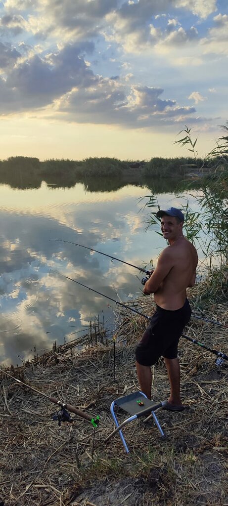 Balık çiftçiliği ve toptancıları Rybalka U Nikolaicha, Kırım Cumhuriyeti, foto