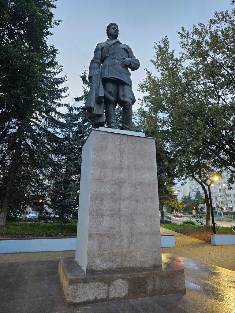 Anıt, heykel Яков Михайлович Свердлов, Kostroma, foto