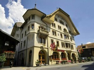 Landhaus (Dorfstrasse No:82, Saanen), otel