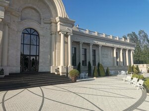 Grand Elysée (R2, 45), restoran  Dünya'dan