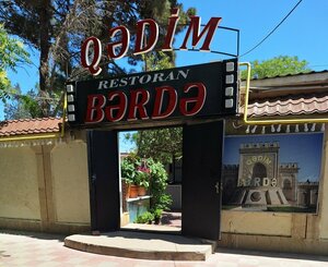Qedim berde (Sovkеt Mеmmеdova Street No:34, 8th Microdistrict, Baku, Binagadi settlement), restoran  Bakü'den