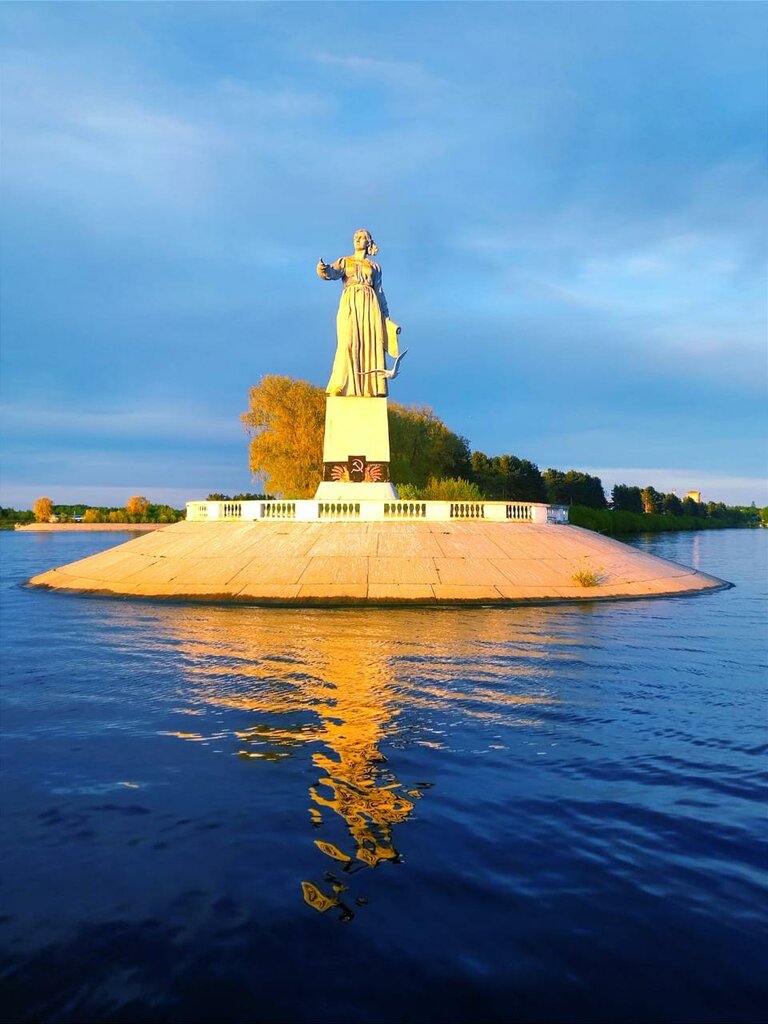 Geziler Экскурсии к монументу Волга, Rybinsk, foto
