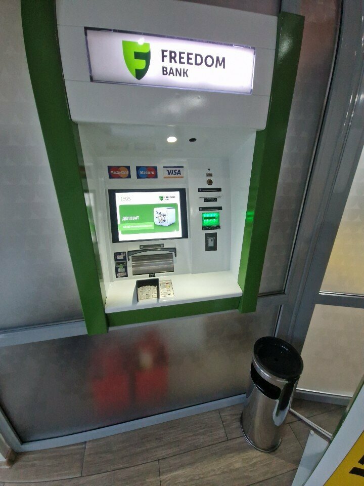 ATM'ler Freedom Bank, Öskemen (Ust‑Kamenogorsk), foto