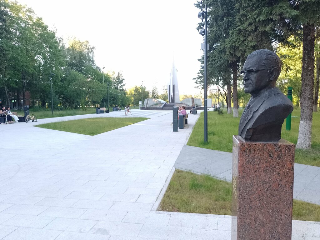 Anıt, heykel Аллея Героев Труда, Friazino, foto