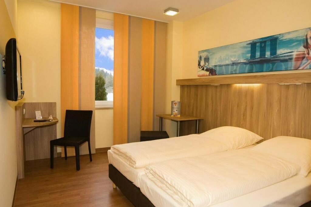 Otel Hotel Neumarkt, Bavyera, foto