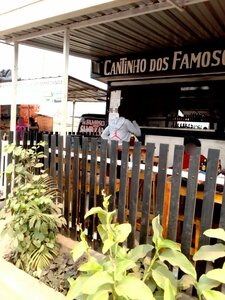 Cantinho dos Famosos (Luanda Province, Municipality of Luanda, Mota), bar  Loanda'dan